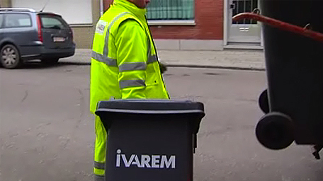 Ronde huisvuilophaling Ivarem start vroeger door hittegolf | RTV