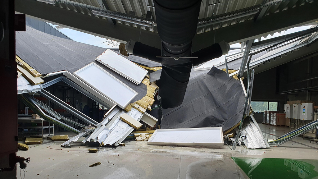 Dak van nieuwe demonstratiehal VITO ingestort | RTV