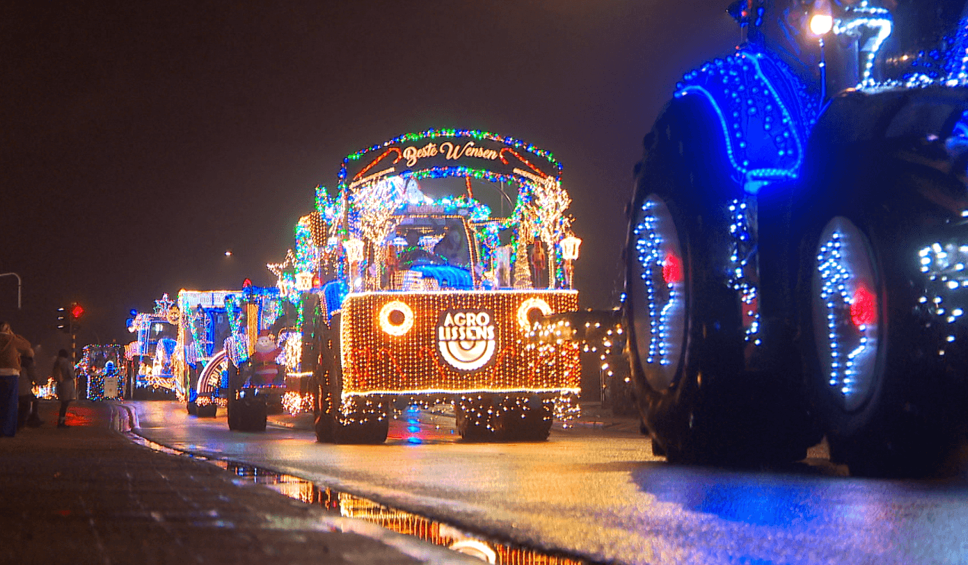 Kersttractorrun trekt door de Geelse straten | RTV