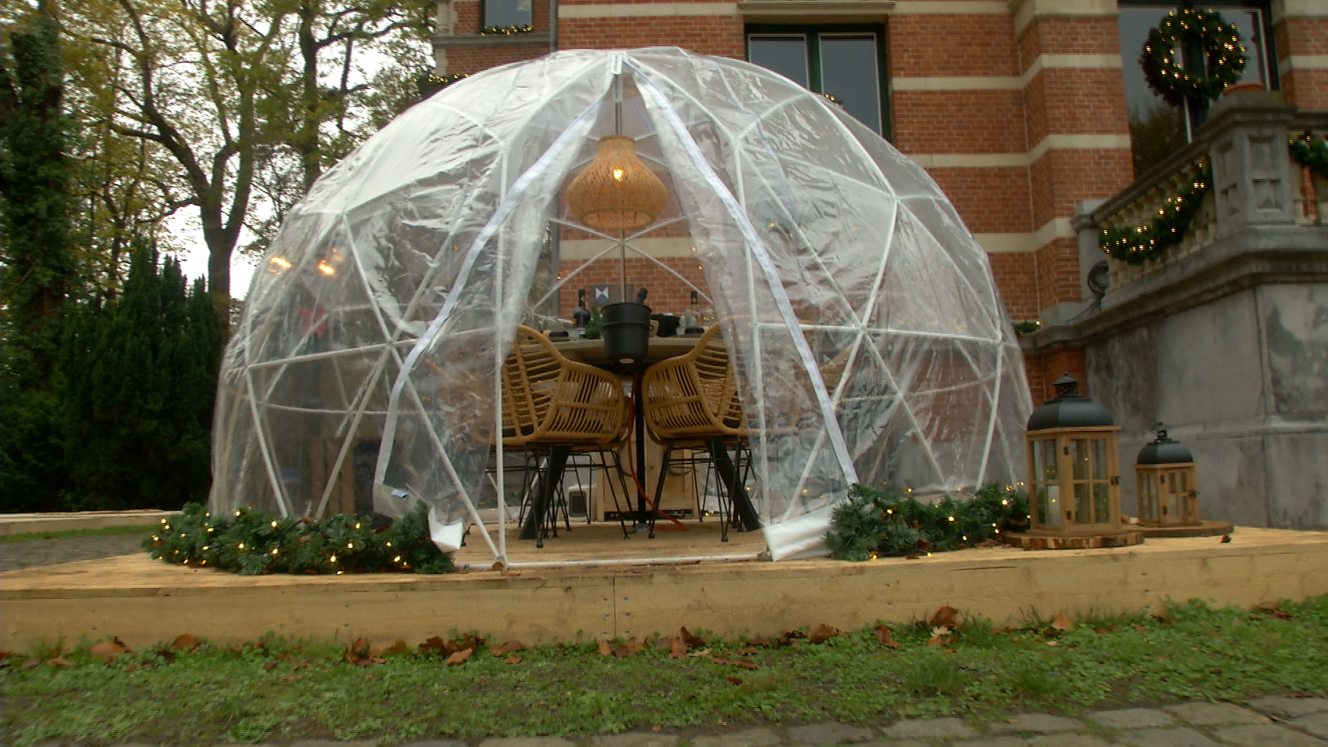Iedereen zijn eigen bubbel op de Bubble BBQ in Herentals | RTV