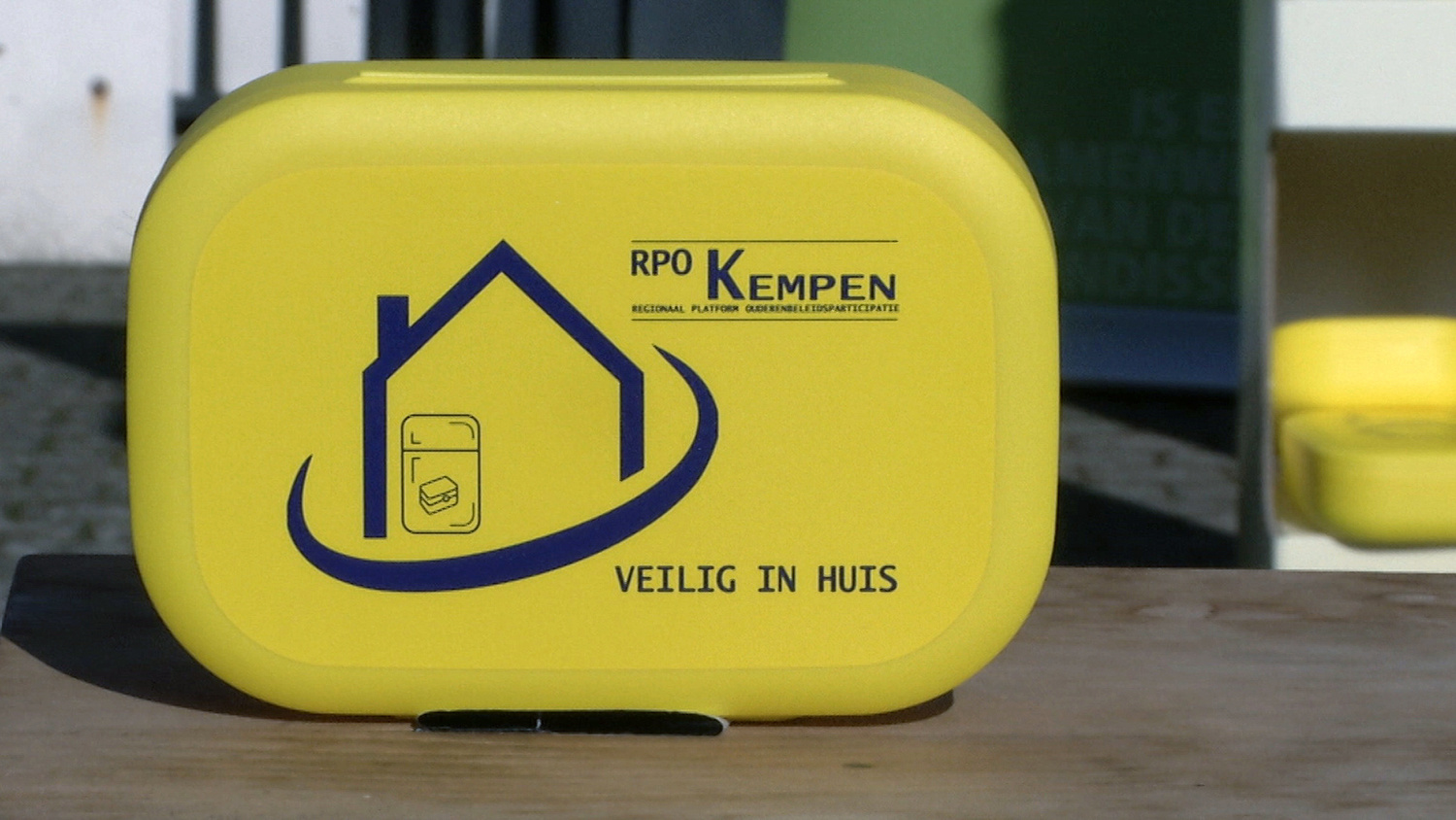 Eerste 'gele doos' overhandigd in de Kempen | RTV