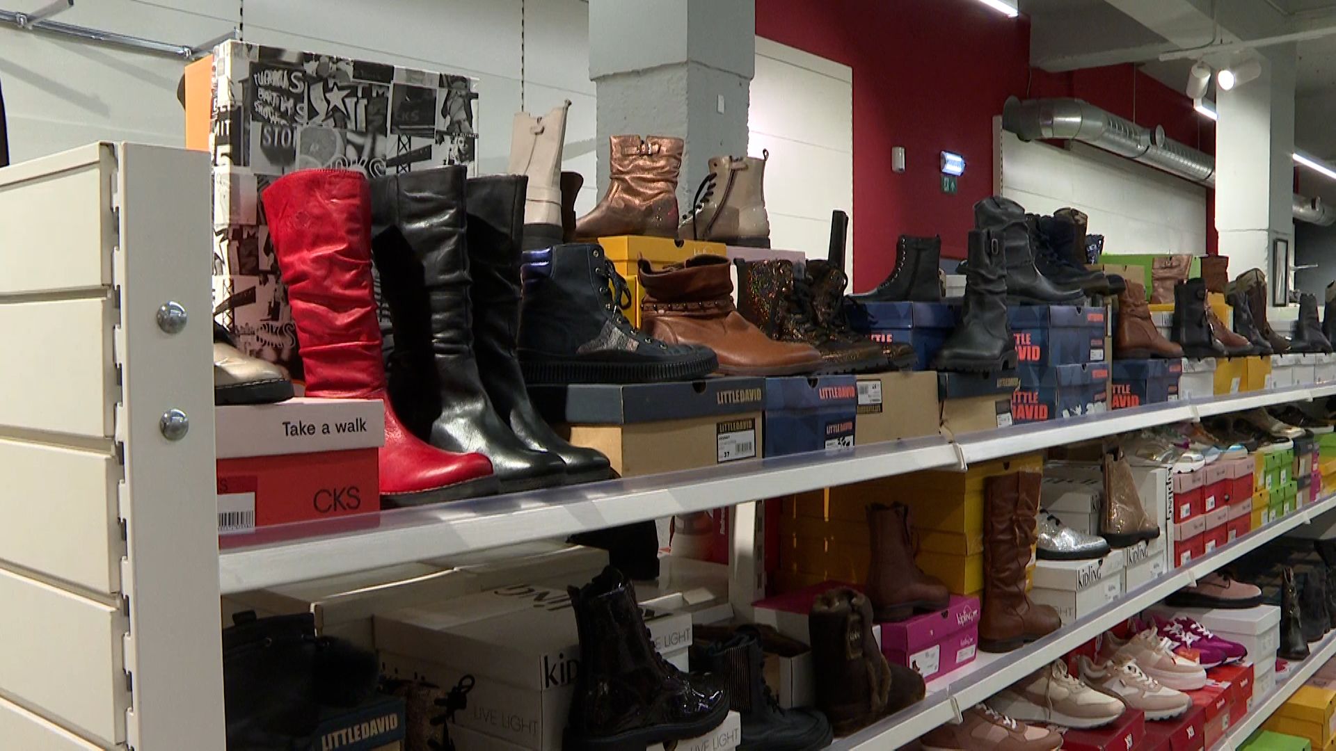 Failliete Arwy Shoe houdt uitverkoop in oude Bristol in Voortkapel | RTV