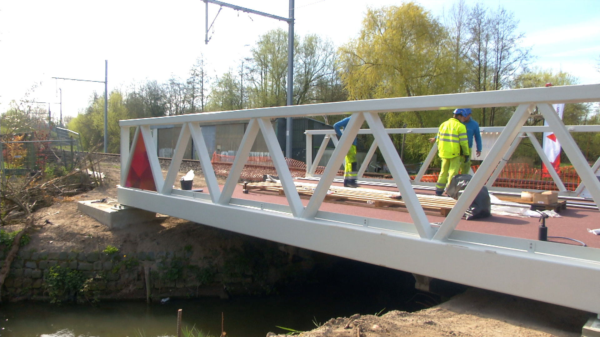 Laatste nieuwe fietsbrug voor fietsostrade Herentals-Balen | RTV