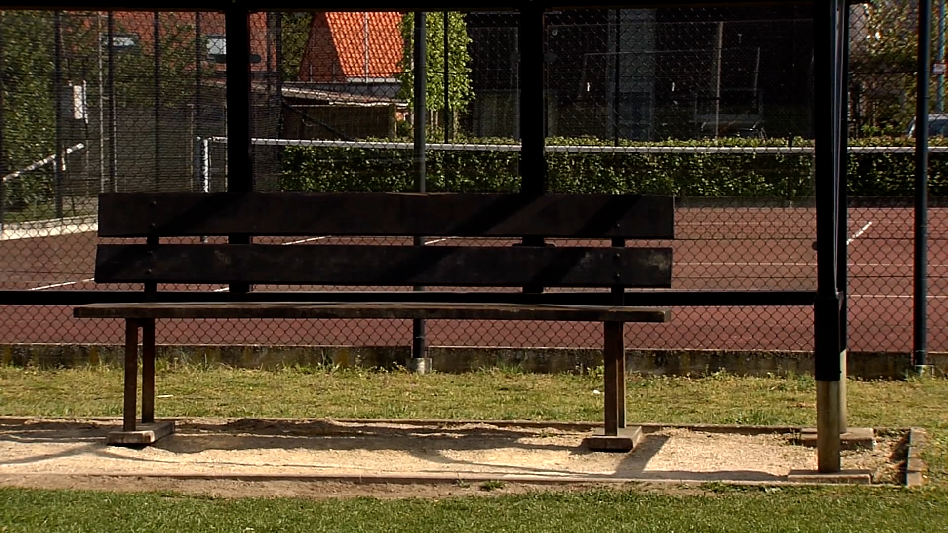 8 jongeren opgepakt voor afpersing met mes | RTV