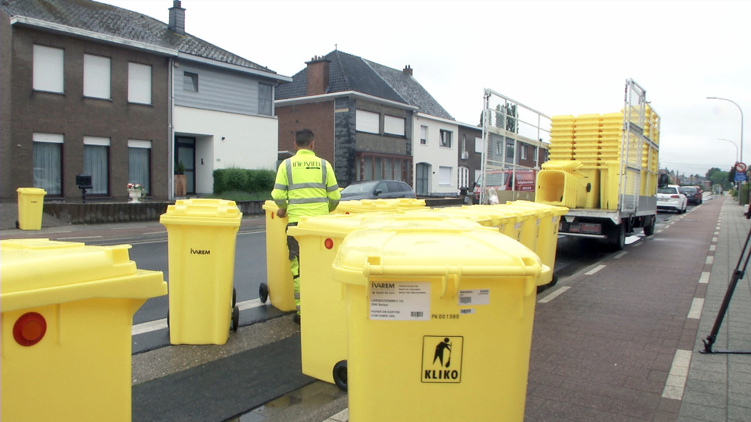 Berlaar krijgt als eerste IVAREM-gemeente gele papiercontainer | RTV