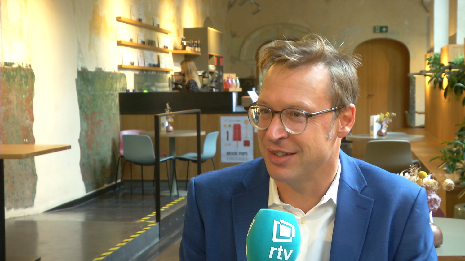 Journalist schrijft boek: "Mijn vader was priester, mijn moeder een non ...