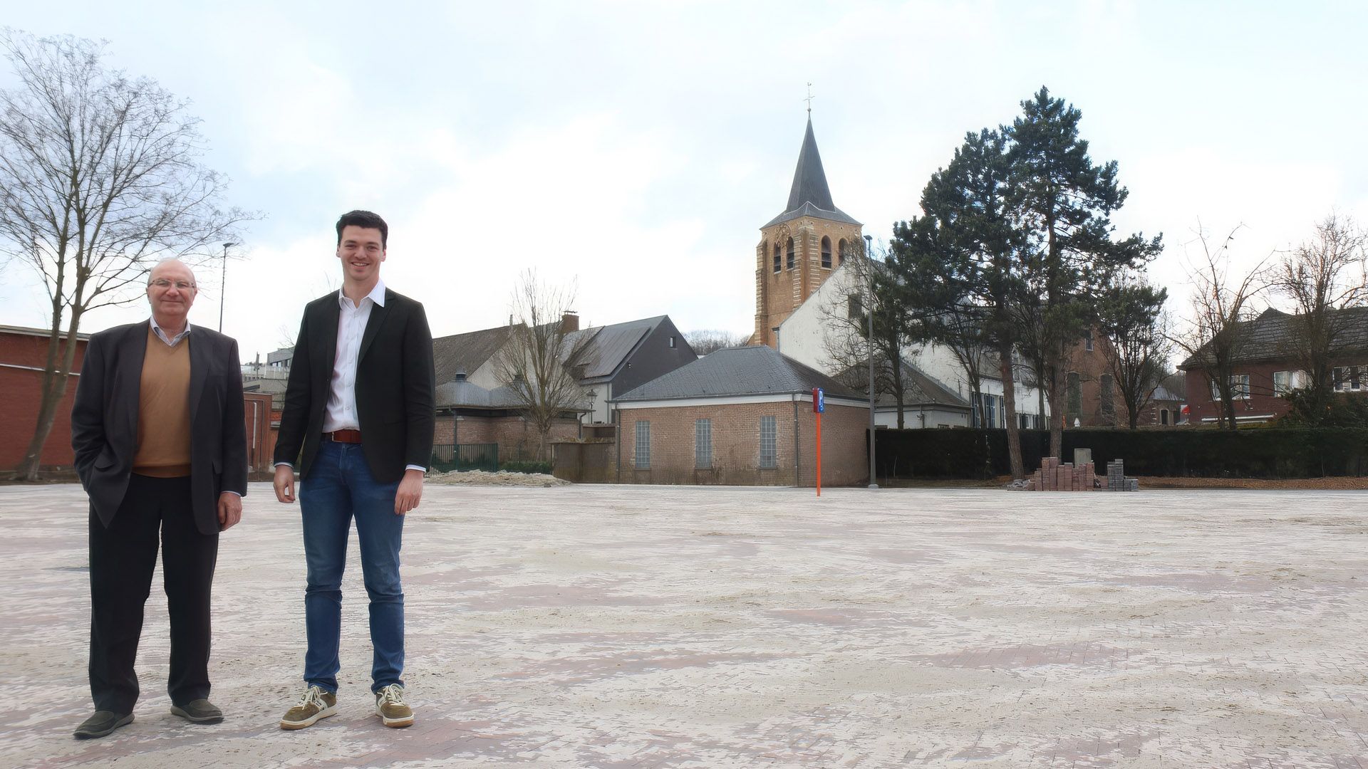 Heraangelegd Rode Plein Beerzel opent met jaarmarkt en kermis | RTV