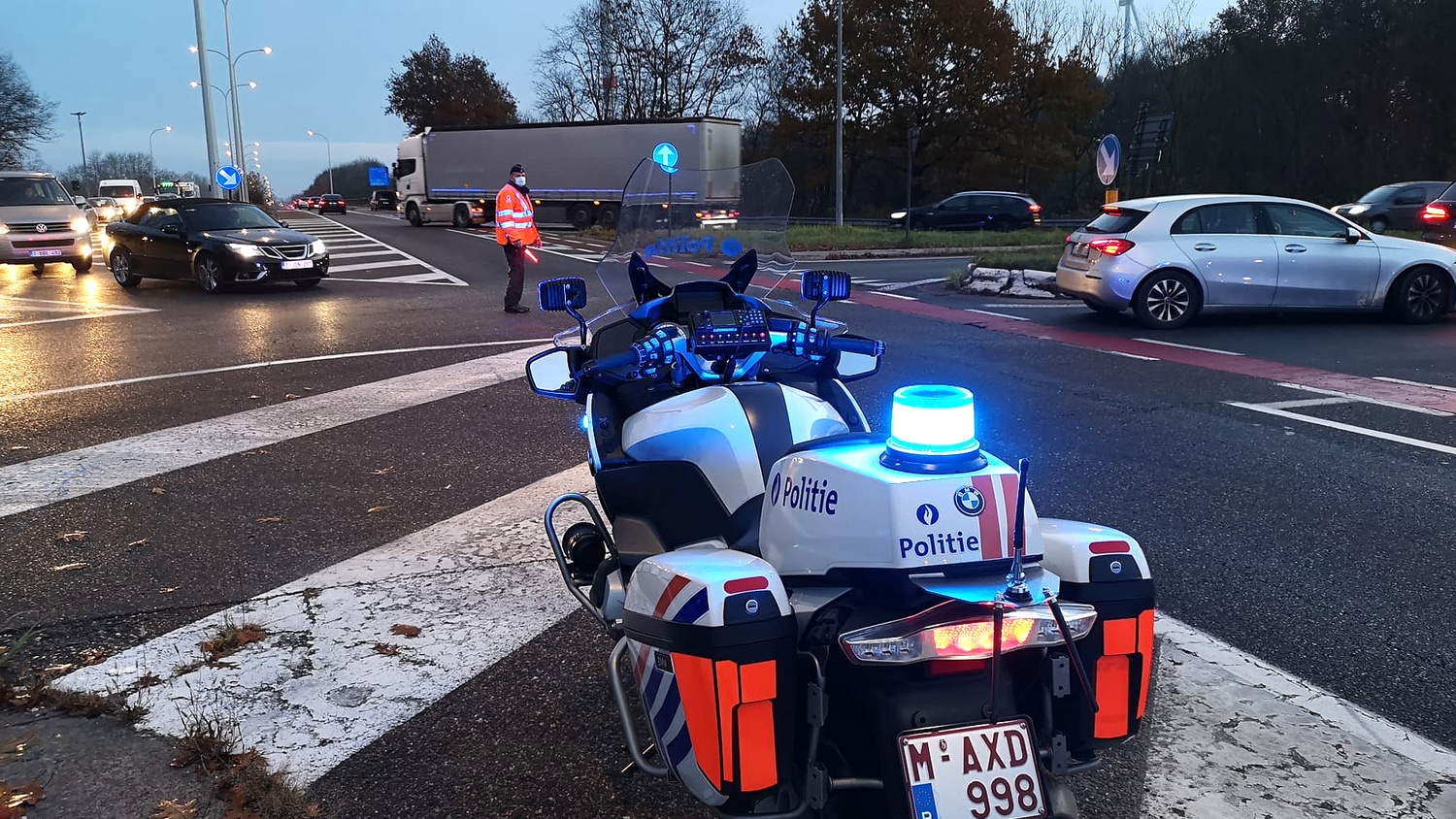 Politievakbond voert lokale actie in Mol | RTV