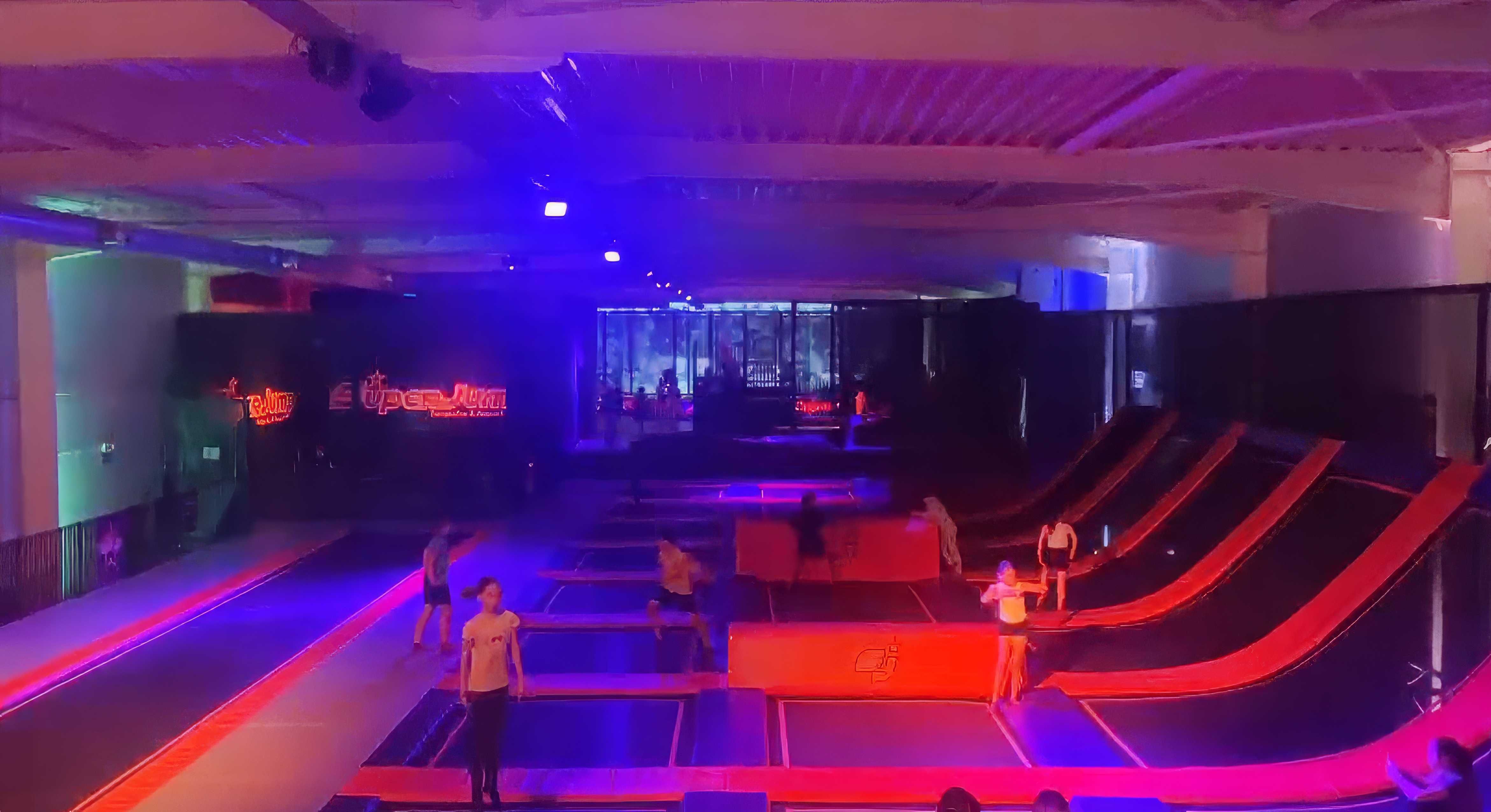 2000 euro voor kinderziekenhuis Geel na sleepover | RTV