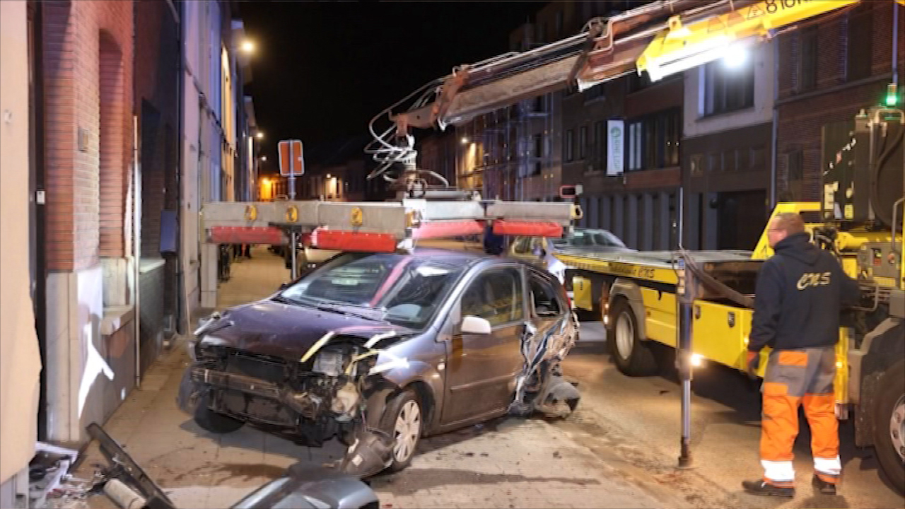 Bestuurder veroorzaakt ravage op Lispersteenweg in Lier | RTV