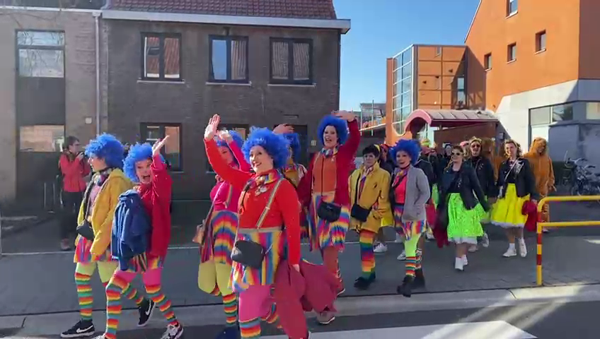 Alaaf, alaaf: coronaveilige Peer Stoet gaat uit in Herenthout | RTV