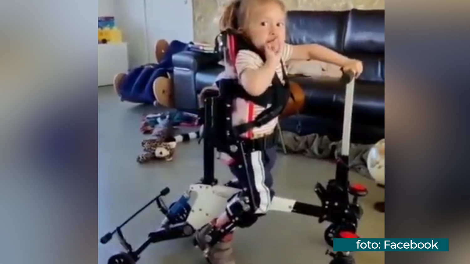 Baby Pia zet eerste stapjes met staprobot | RTV