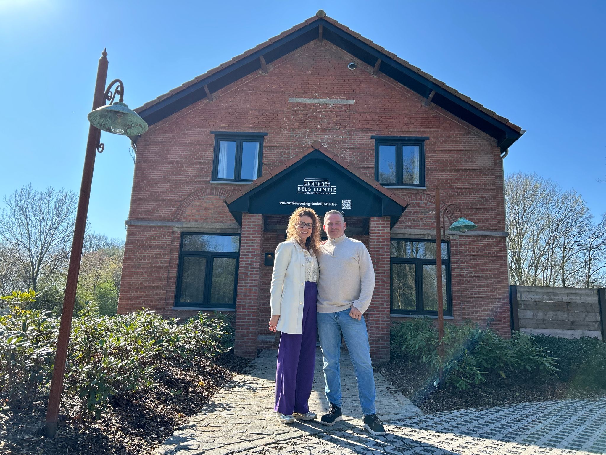 Stationsgebouw van Weelde-Statie vormt nu vakantieoord voor 24 ...