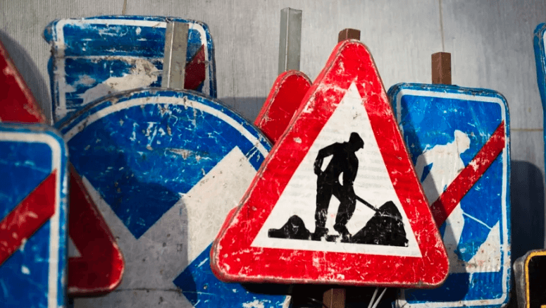 Herstellingswerken aan fietsbrug over spoorweg in Lier | RTV