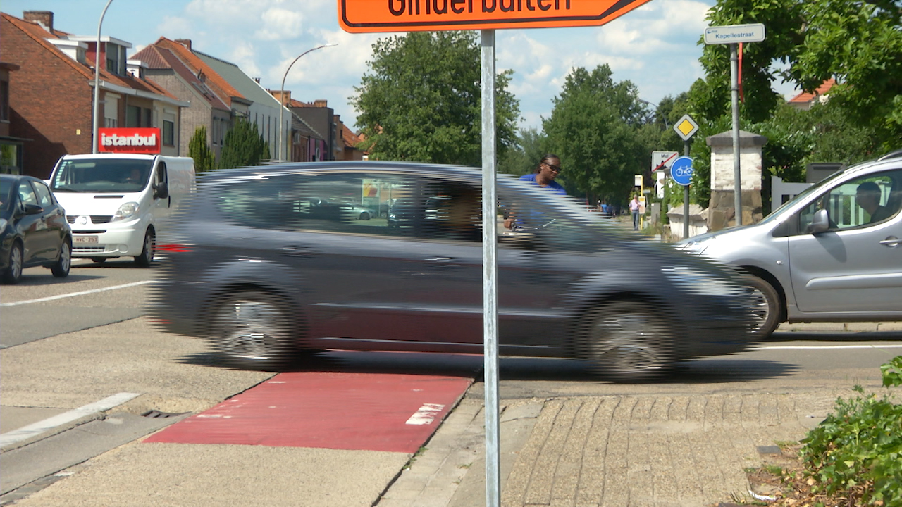 AWV gaat kruispunt Turnhoutsebaan-Kapellestraat fietsveilig maken | RTV