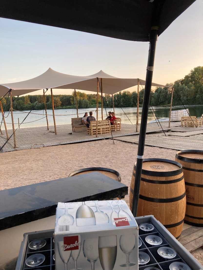 Zomerbar aan put van Hombeek moet strandgevoel opwekken | RTV