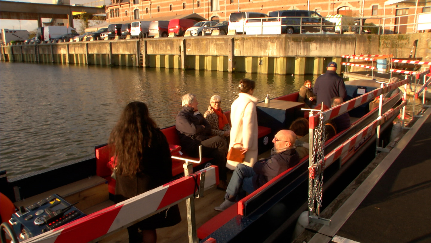 Eerste shoppers maken gebruik van Mechelse boot-shuttle | RTV