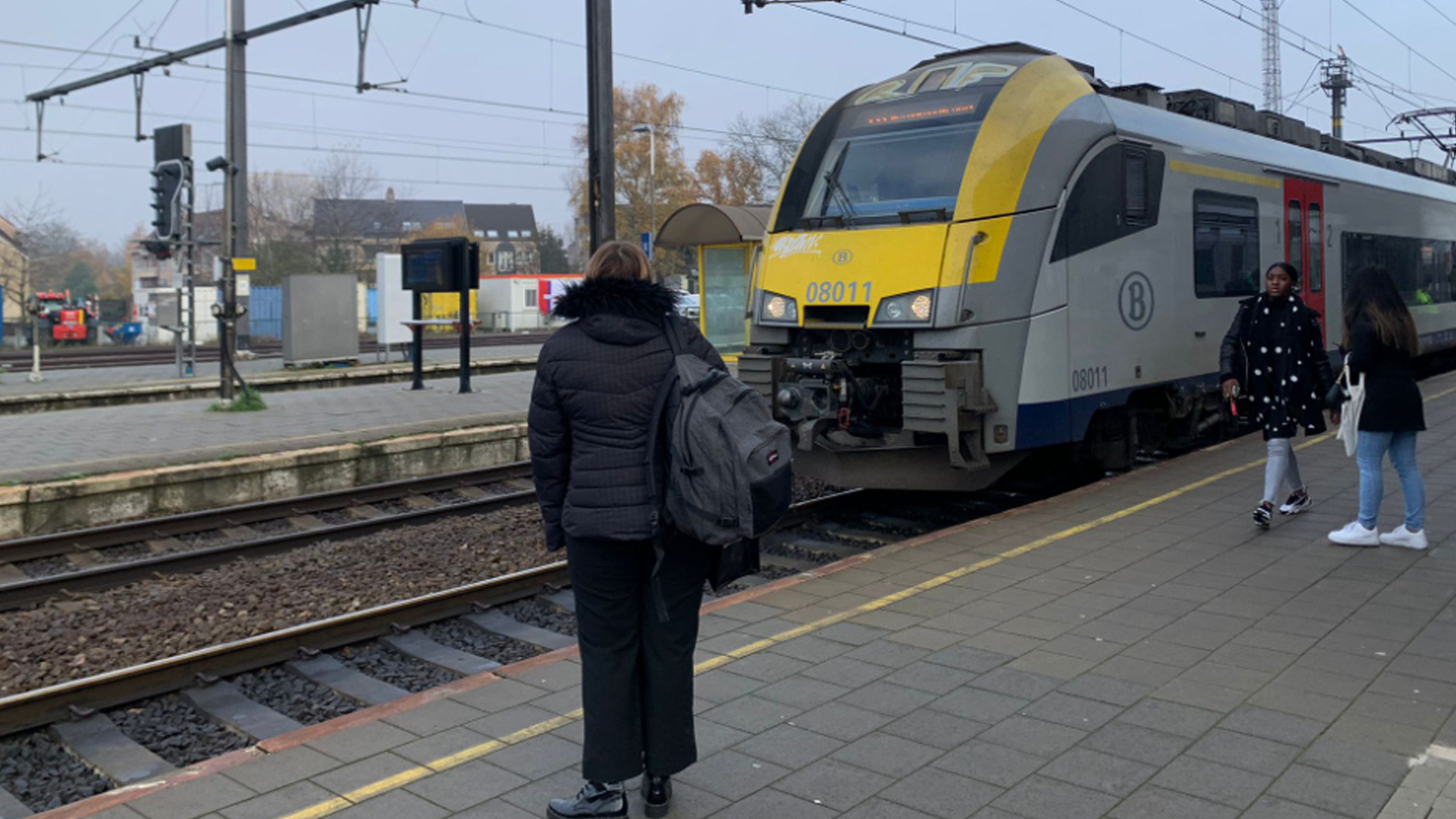 Staking op het spoor: "Drie keer overstappen om op school te geraken" | RTV