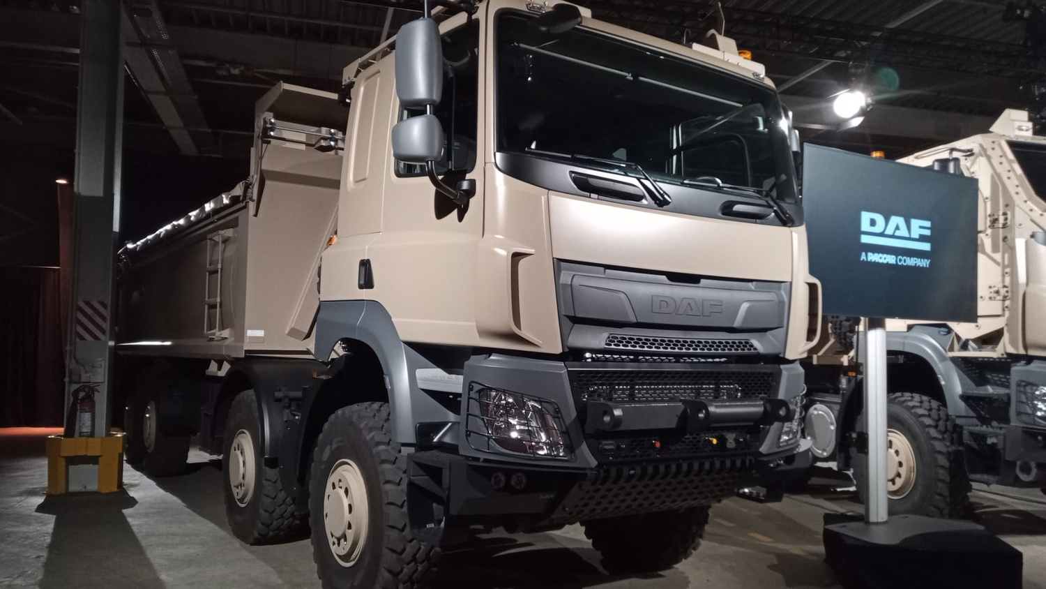 DAF bouwt bijna 900 nieuwe trucks voor Defensie | RTV