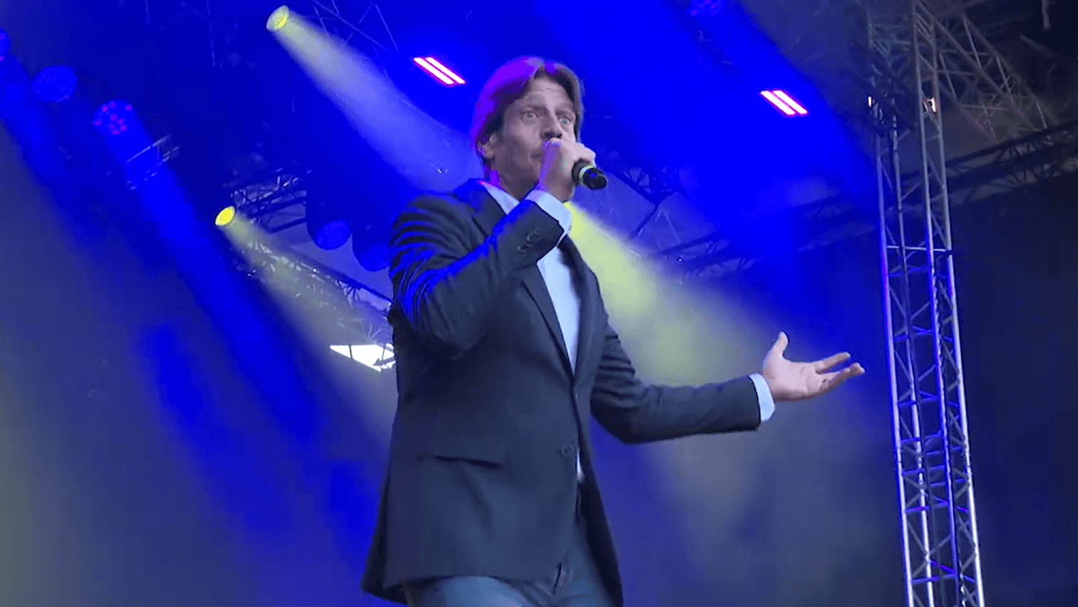 Gunther Neefs had hersentrombose: voorlopig geen optredens | RTV