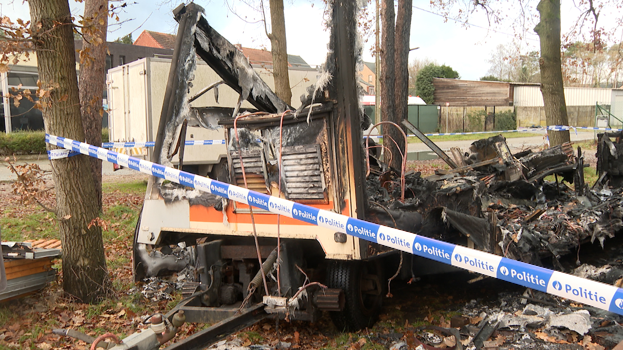 Nieuwe pyromaan in Balen: drie verdachte branden op korte tijd | RTV
