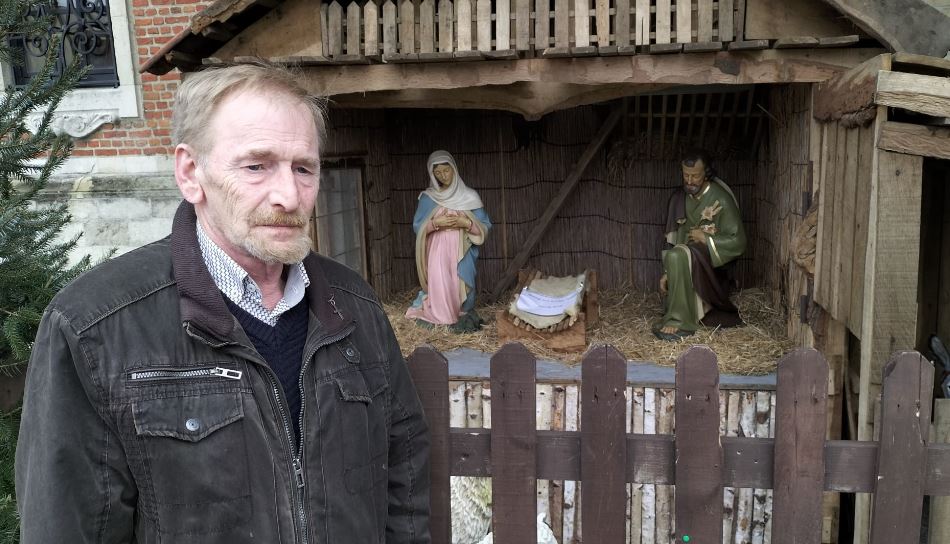 Kindje Jezus gestolen uit kerststal aan kerk in Duffel | RTV