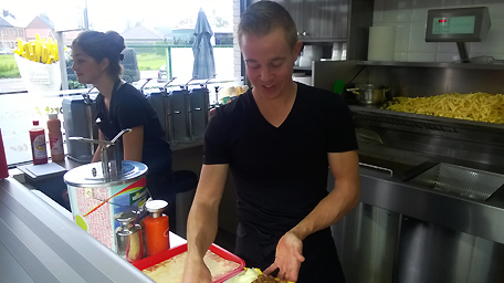 Kevin Peeters ruilt koersfiets voor frituur | RTV