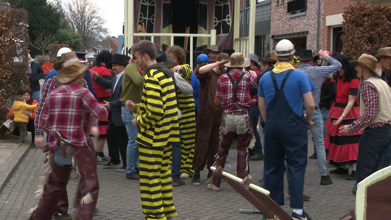 Carnavalsgekte Herenthout: Peer Stoet rukt voor eerst weer uit na ...