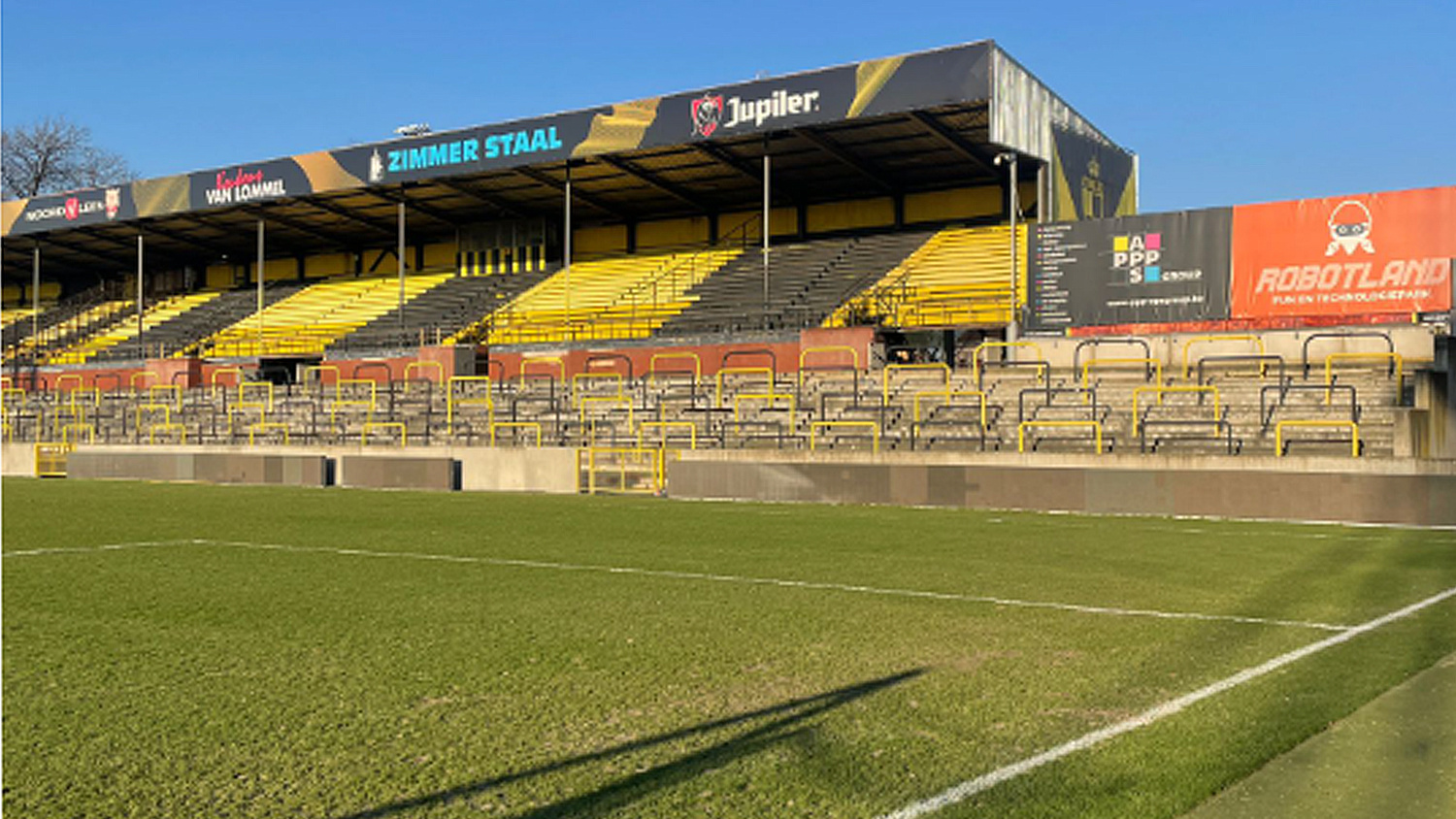 Vanaf nu ook uitvaart mogelijk in stadion van Lierse | RTV