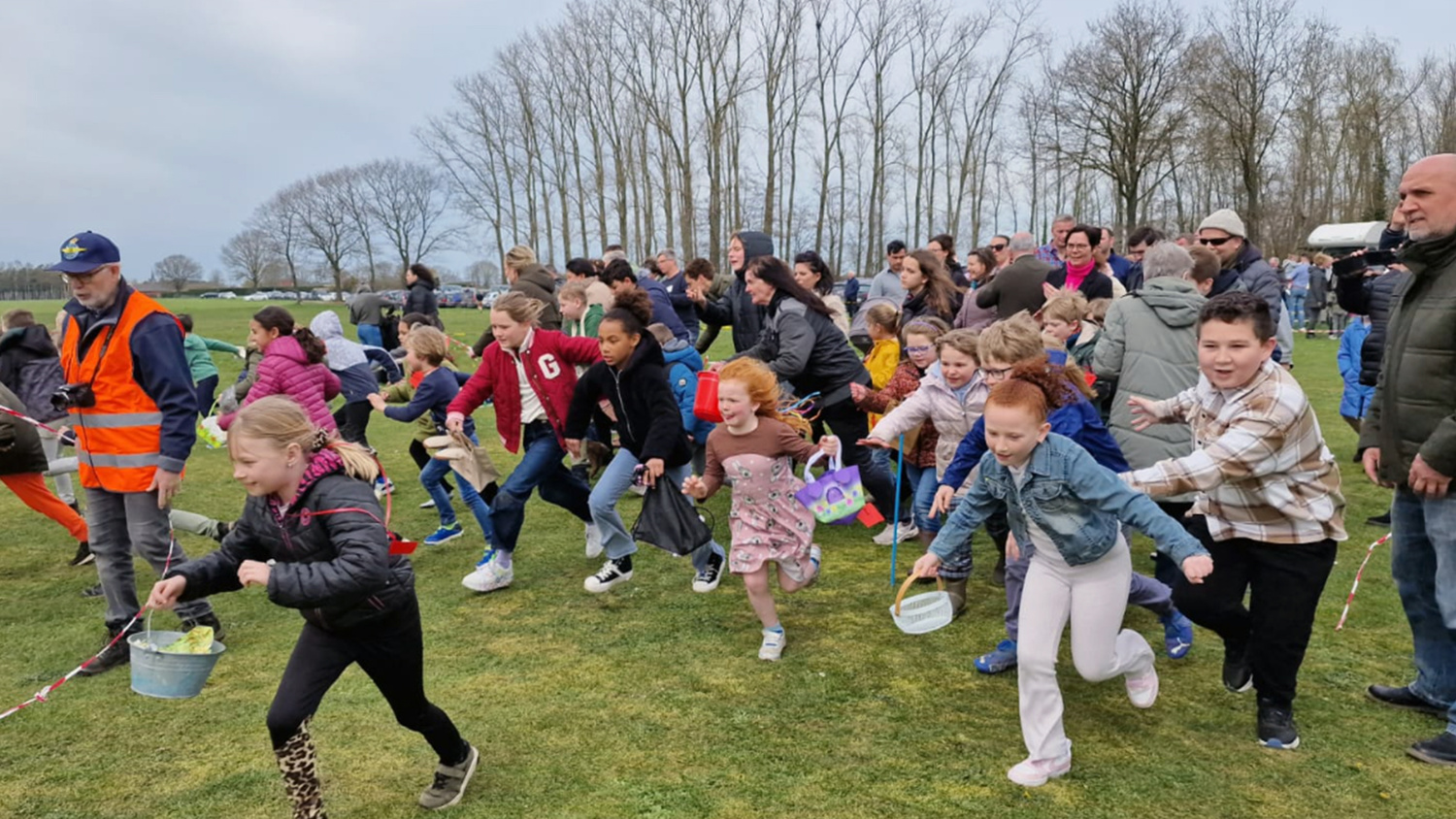 Paasklokken krijgen hulp van miniatuurvliegclub in Ravels | RTV