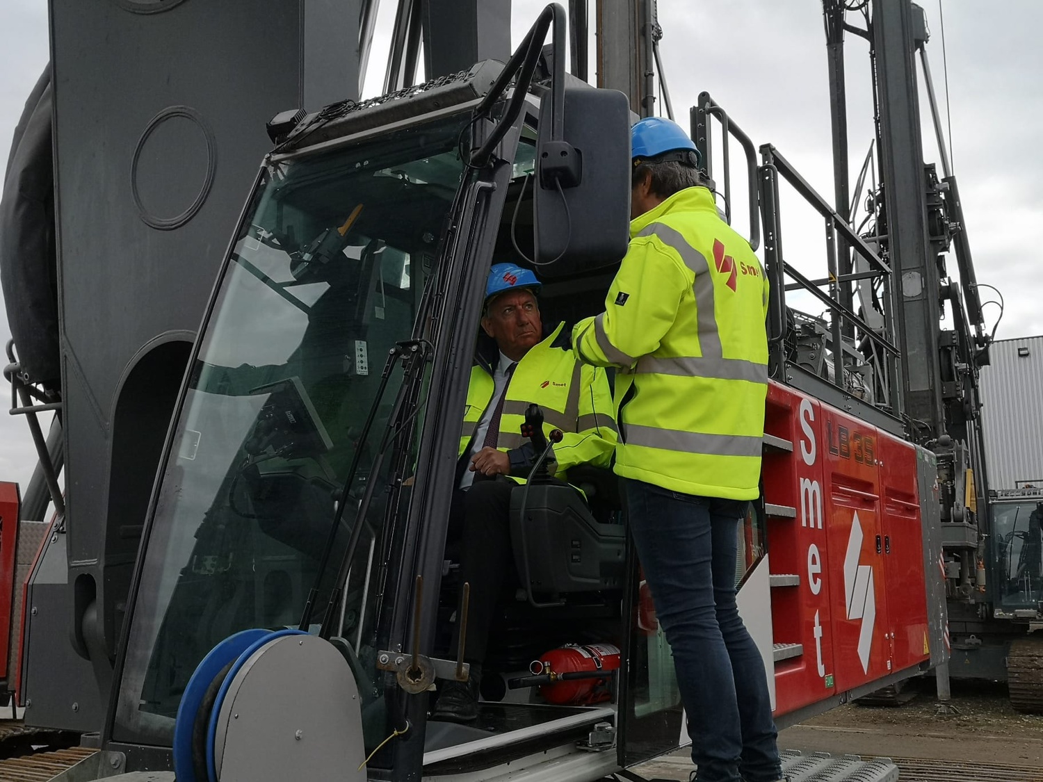 VIDEO: Minister-president Jan Jambon op bezoek bij innovatief familiebedrijf Smet Group in ...