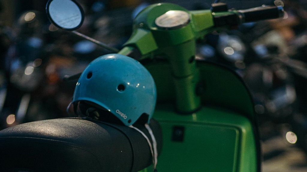 Opgevoerde bromfiets in beslag genomen: meer dan 99km/u op de rollen | RTV