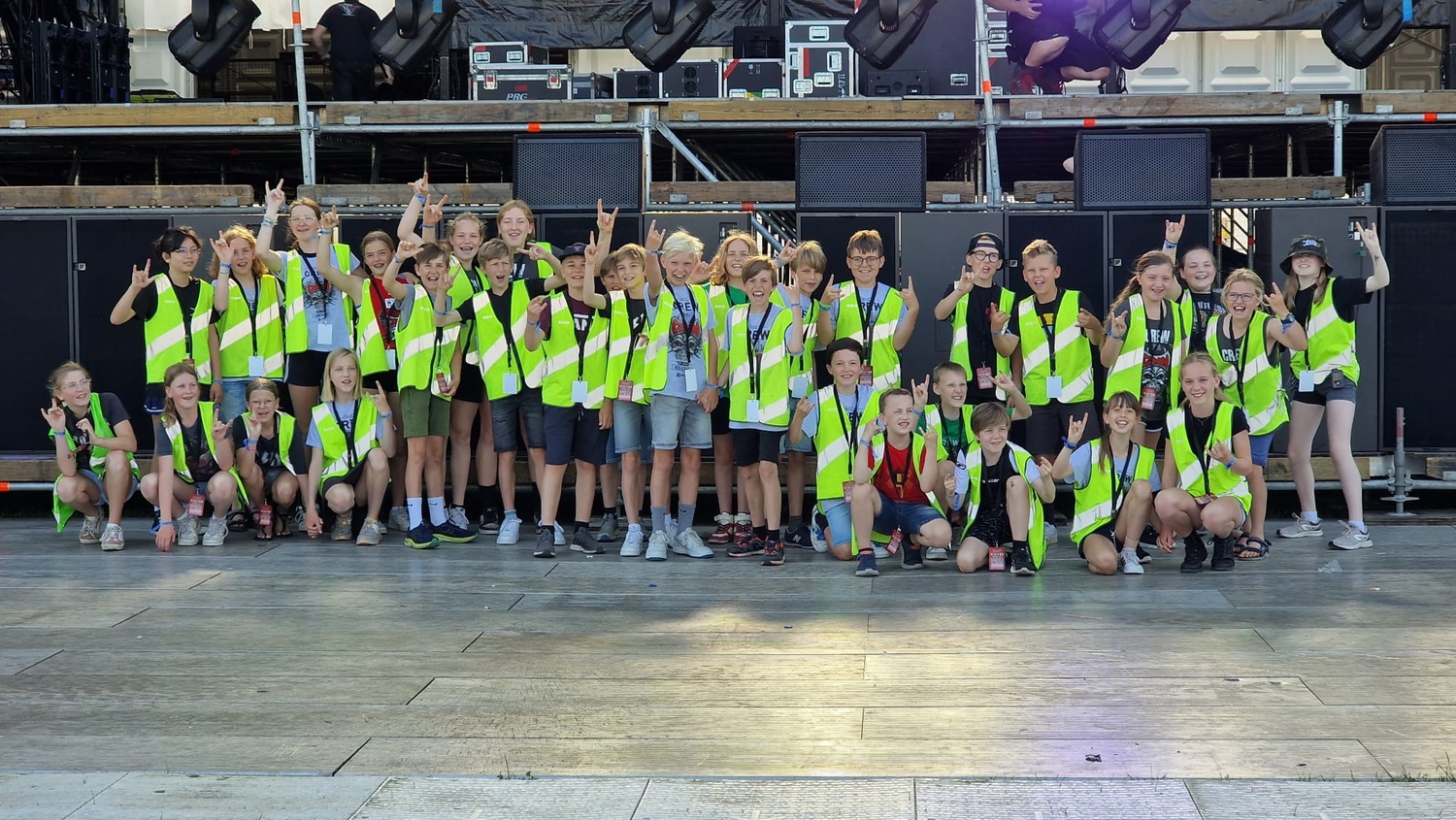 VIDEO: Eerste bezoekers Graspop aangekomen: leerlingen De Meikever ...