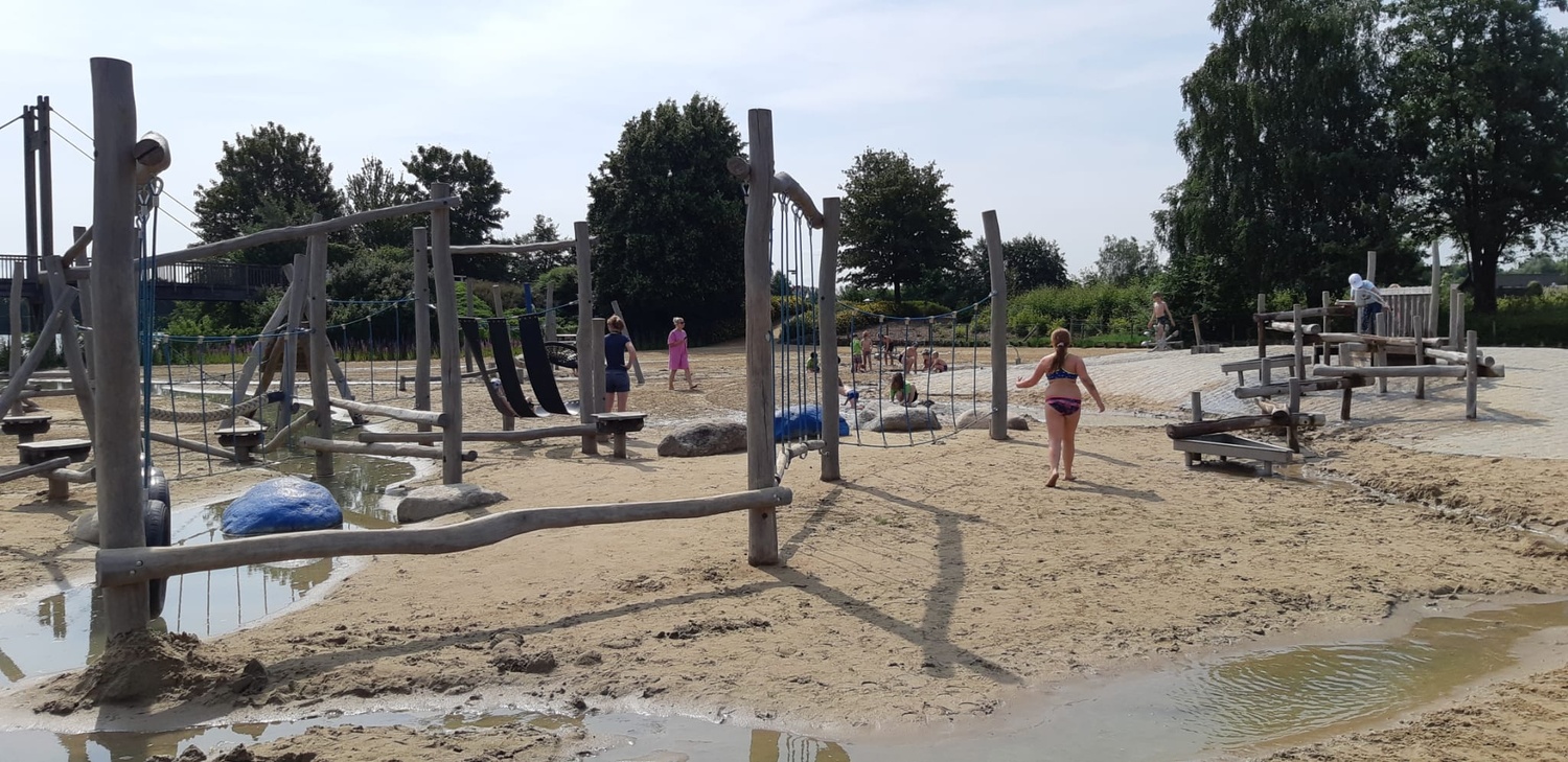 VIDEO: De Nekker heeft nieuwe zomerattractie: een nieuwe waterspeeltuin ...