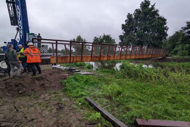 VIDEO: Nieuwe voetgangersbrug over Kleine Nete creëert extra ...