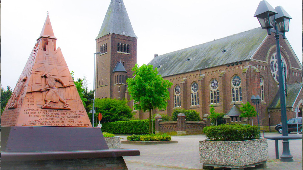 Olen plaatst regenwaterputten aan kerk van Sint-Jozef om beplanting te ...