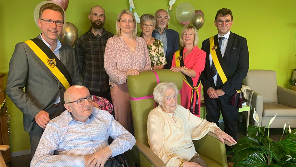 Hof van Arenberg viert 100-jarige Maria Hendrickx | RTV