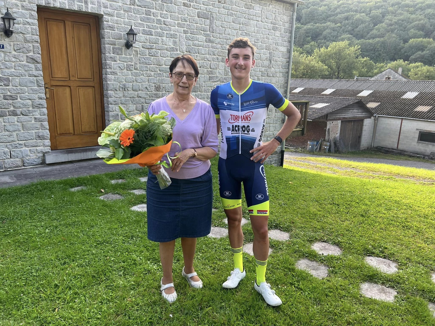 Axel Van Den Broek wint klimkoers in Couvin | RTV