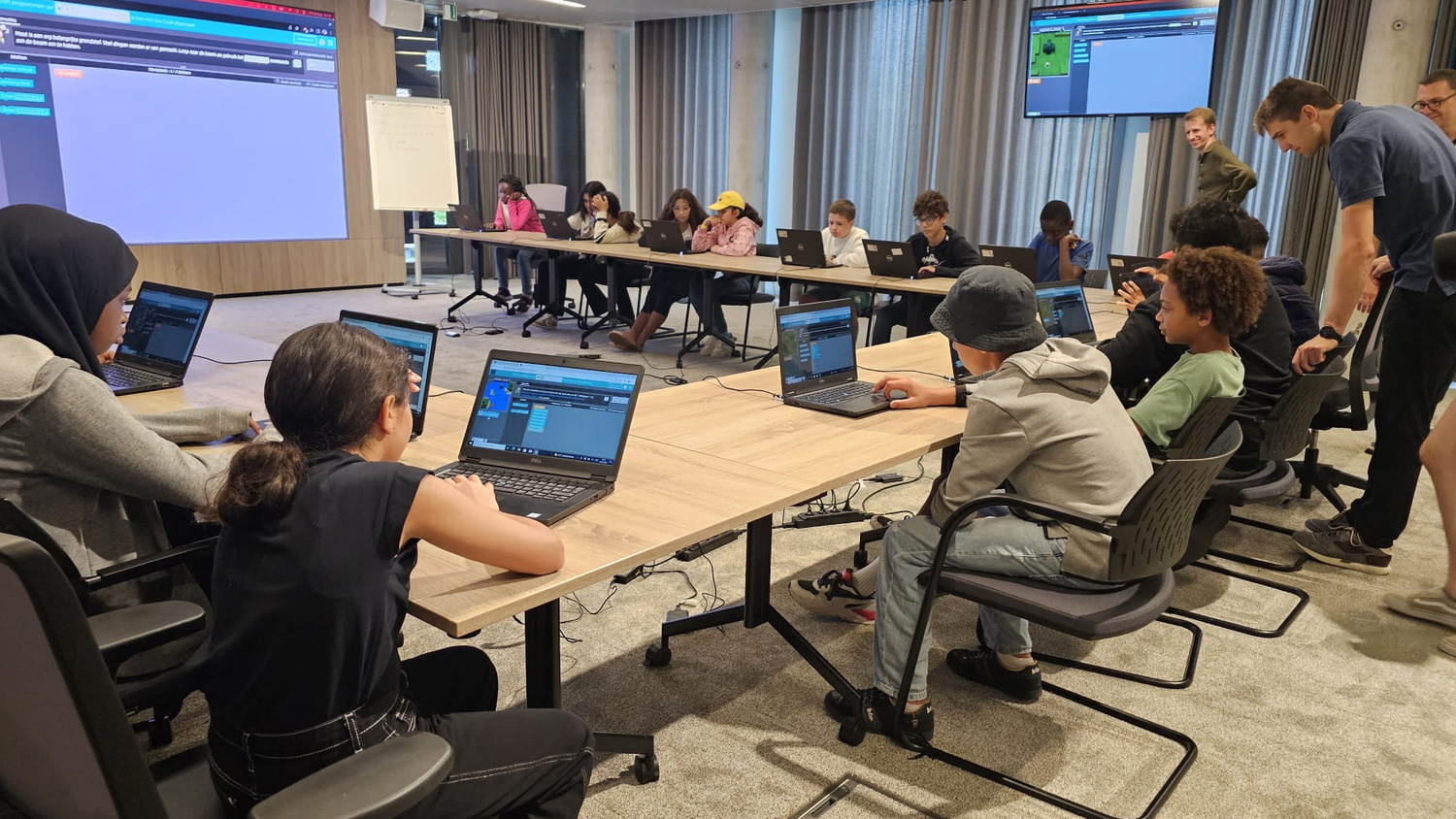 Zomerschool Telenet beschermt kinderen en stoomt hen klaar voor digitale wereld | RTV