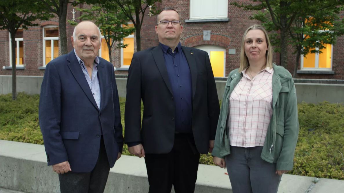 Drie nieuwe leden voor Lierse fractie van Vlaams Belang hebben eed afgelegd | RTV