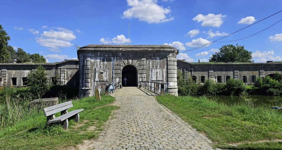Klachten over nachtvissers aan fort van Kessel | RTV