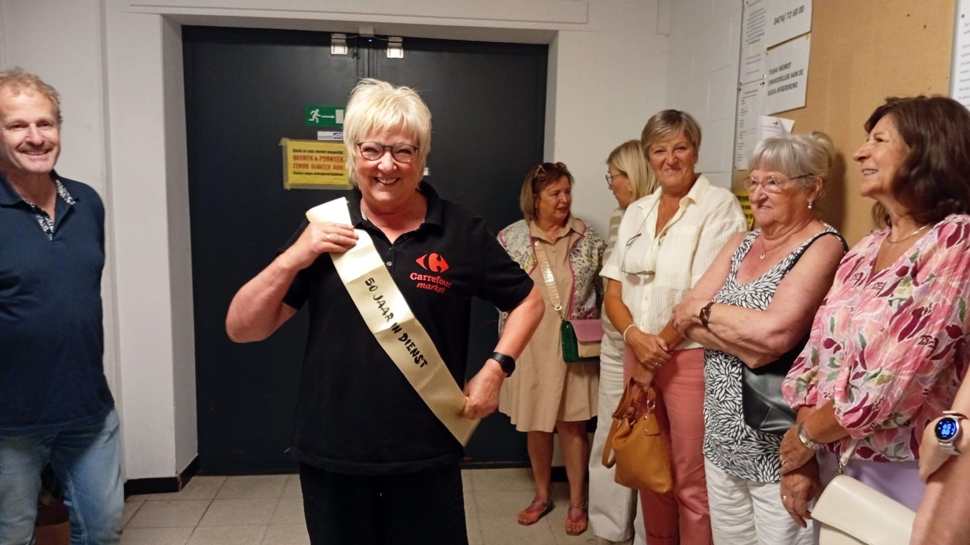 Mia werkt al 50 jaar bij Carrefour Market Herentals: nog altijd met ...