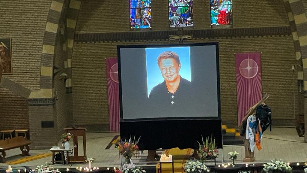 Familie en vrienden nemen afscheid van Dylan | RTV