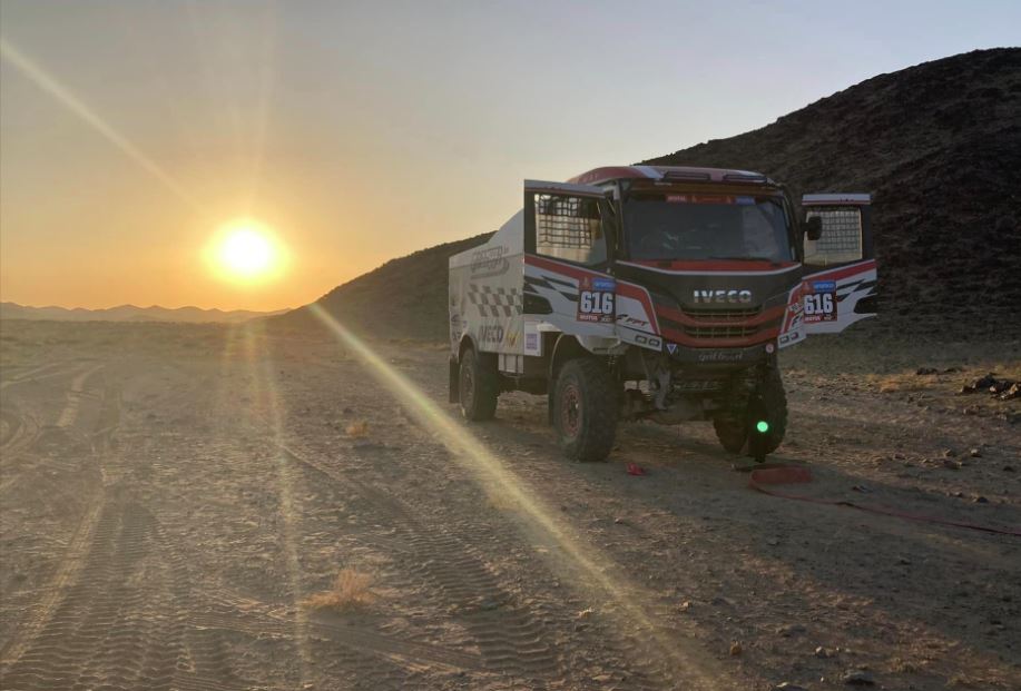 Gregoor Racing team uit Dakar na kapotte motor | RTV