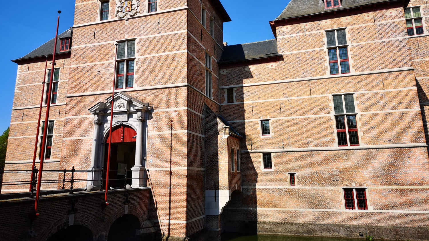 Anderhalf jaar met uitstel voor man die jarenlang gezin misbruikte | RTV