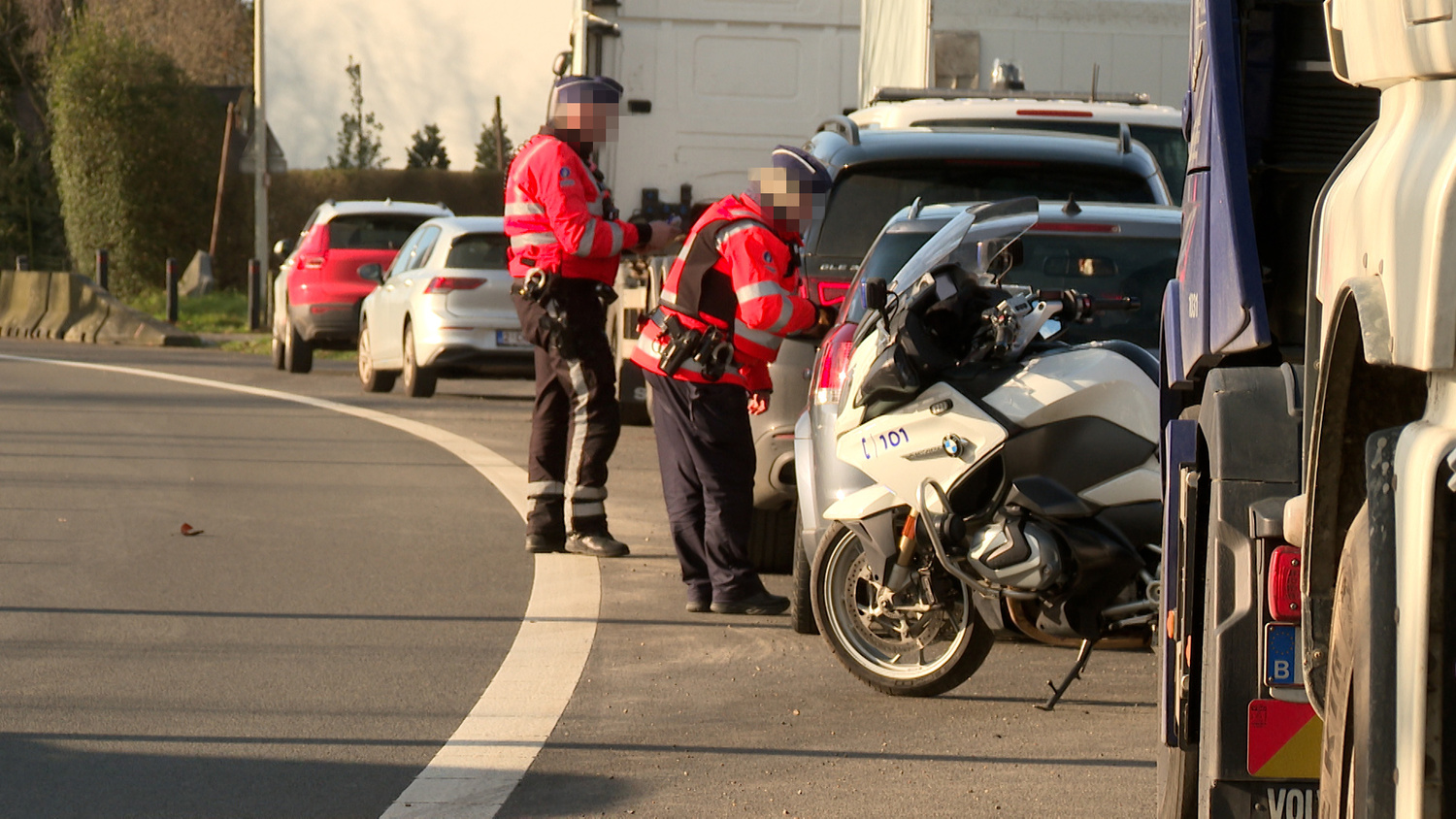 Vrouw gaat getakelde wagen halen met 1,51 promille alcohol in bloed | RTV