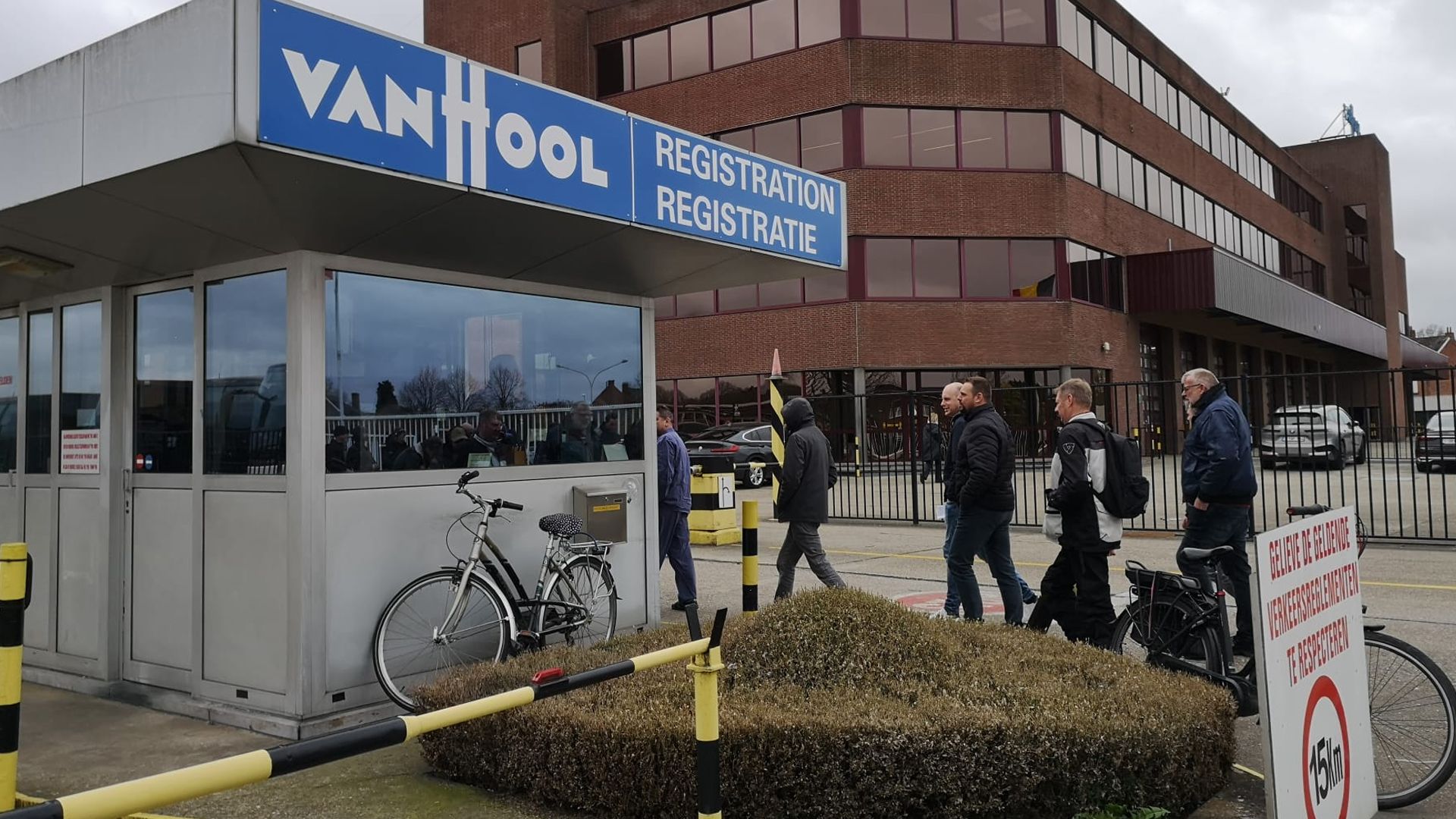 1 jaar na faillissement Van Hool: 75 procent van ontslagen personeel is ...