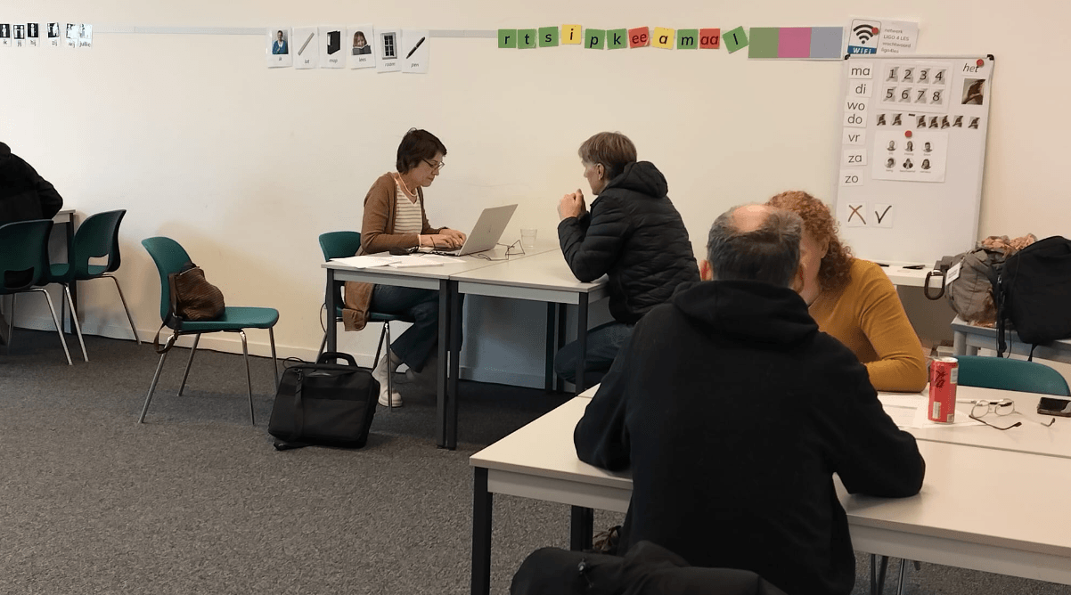 1.332 ex-werknemers Van Hool schrijven zich in bij VDAB | RTV