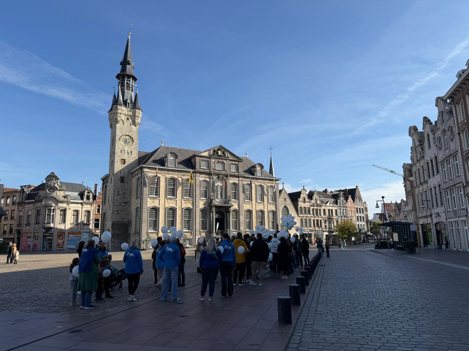 Vrienden herdenken Nora met mars, 1 jaar na dodelijk ongeval | RTV