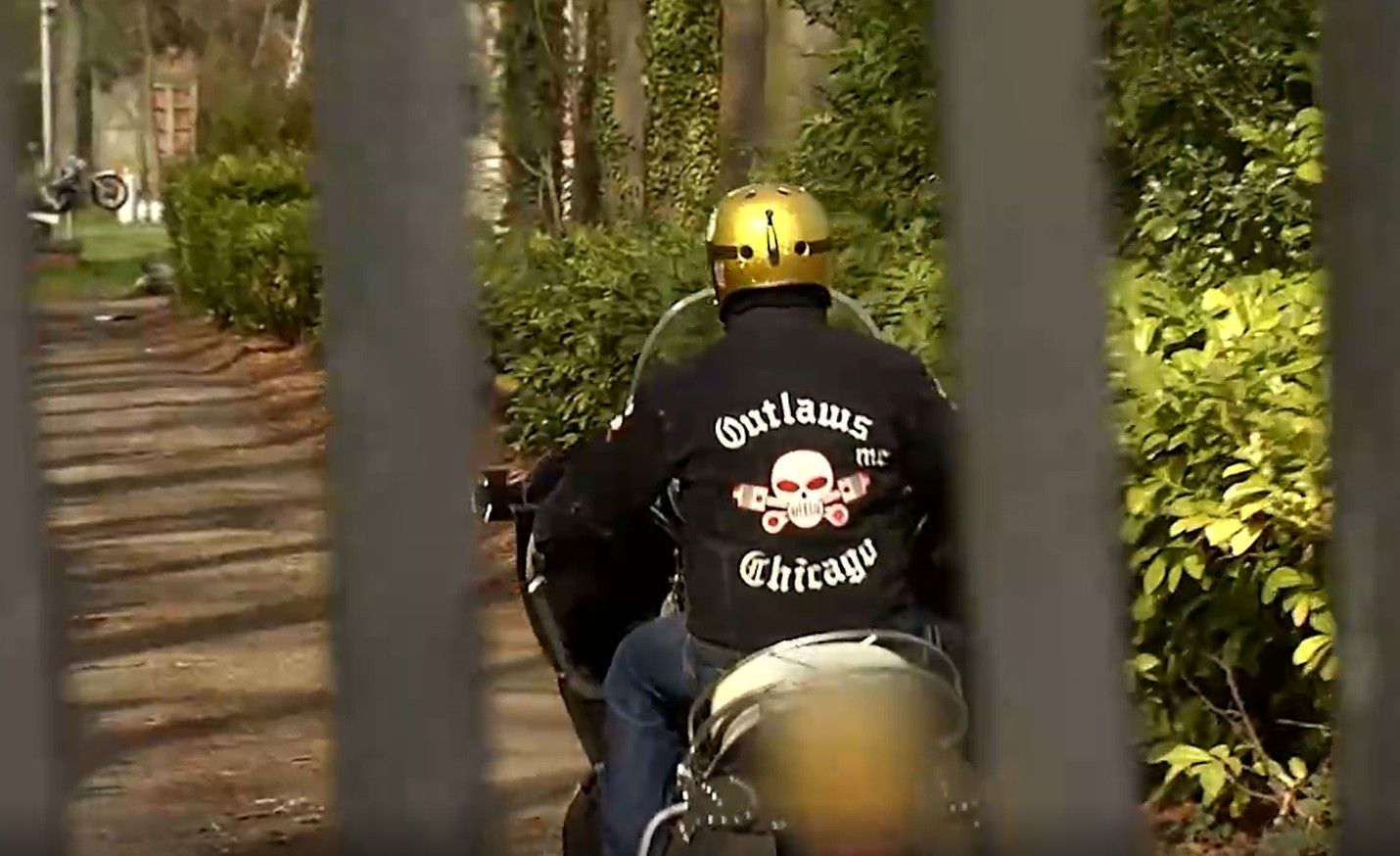 Geen straf voor negen Outlaws-leden na vondst wapenarsenaal | RTV